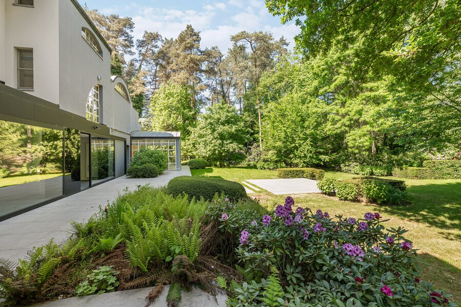 Villa onder moderne architectuur in Hof ter Linden